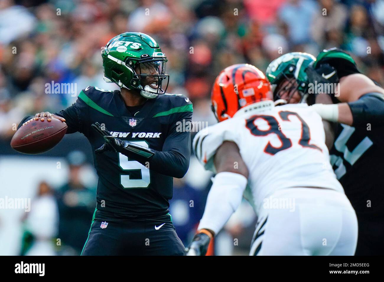 New York Jets quarterback Josh Johnson looks to throw during the second ...