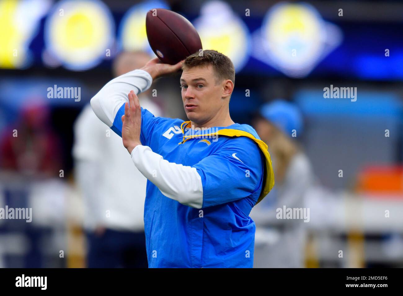 Los Angeles Chargers quarterback Easton Stick warms up before an NFL ...