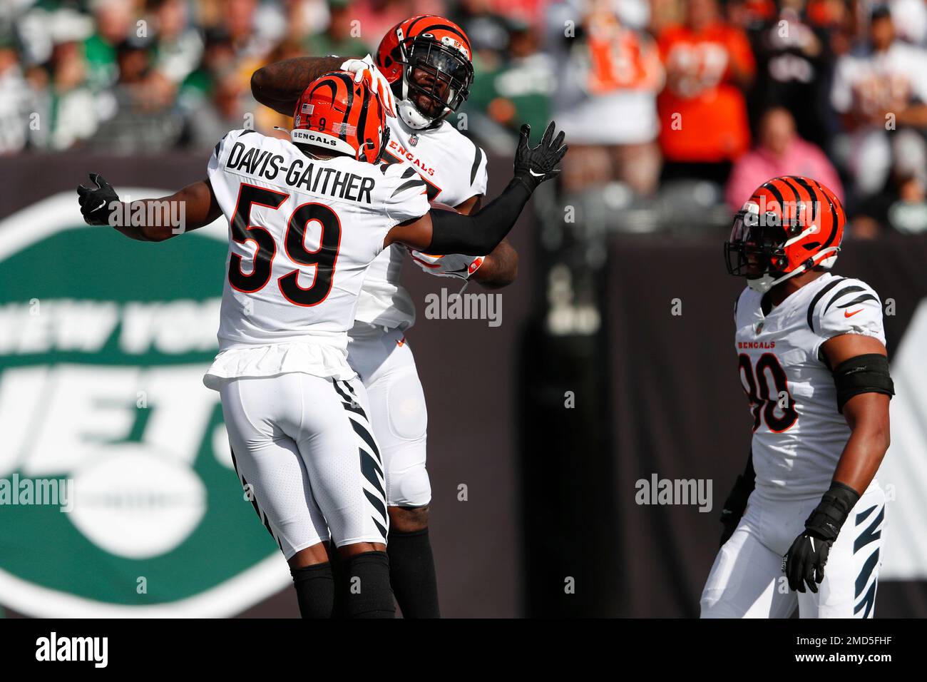 Cincinnati Bengals' Germaine Pratt (57), second from left, celebrates ...
