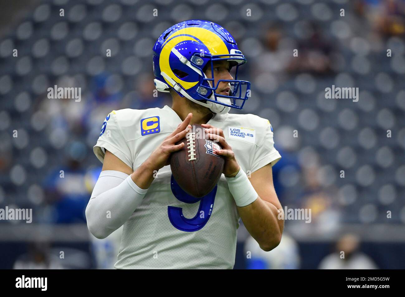 Los Angeles Rams quarterback Matthew Stafford (9) during an NFL ...