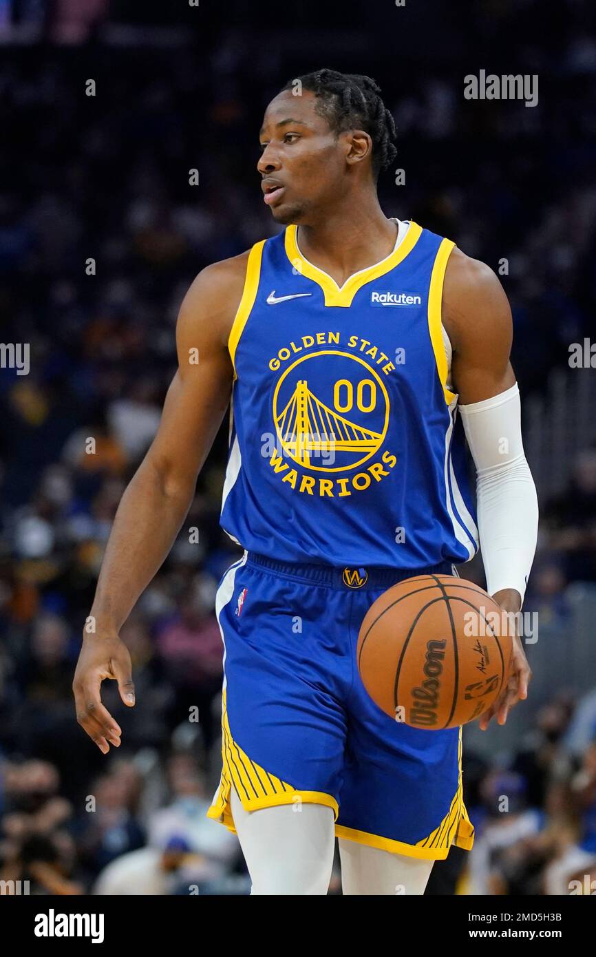 Golden State Warriors forward Jonathan Kuminga (00) against the ...