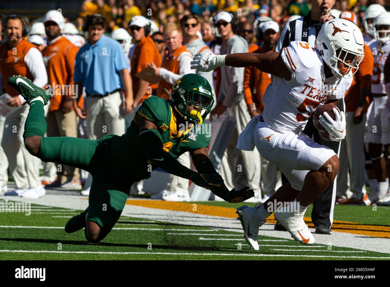 Texas running back Bijan Robinson (5) is pushed out of bounds by Baylor ...
