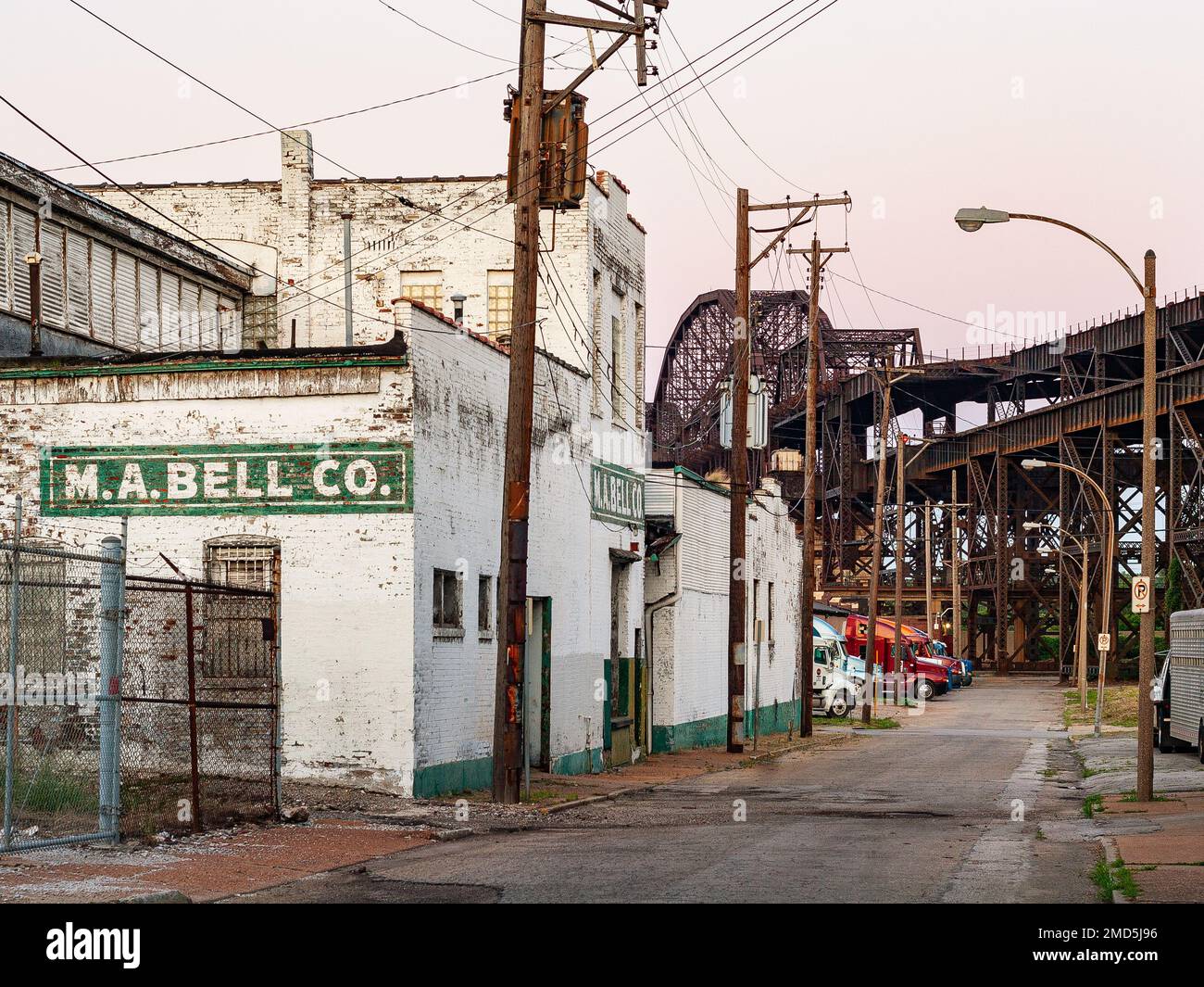 Elevated railroad bridge hi-res stock photography and images - Alamy