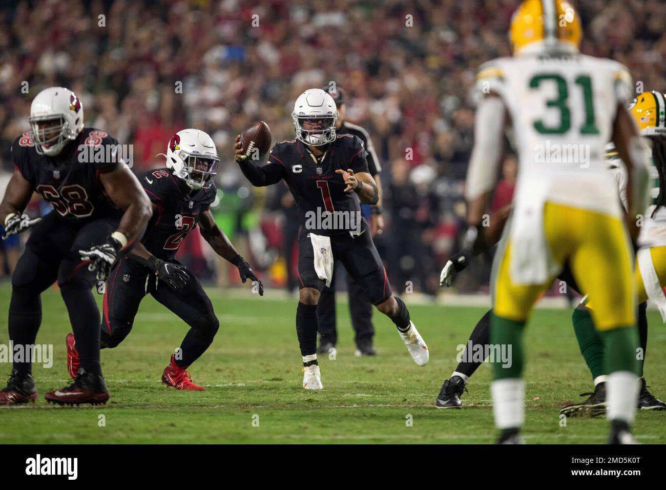 Quarterback (1) Kyler Murray of the Arizona Cardinals receives the snap ...