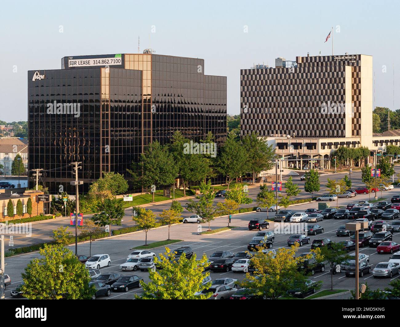 Urban street modern offices buildings hi-res stock photography and ...