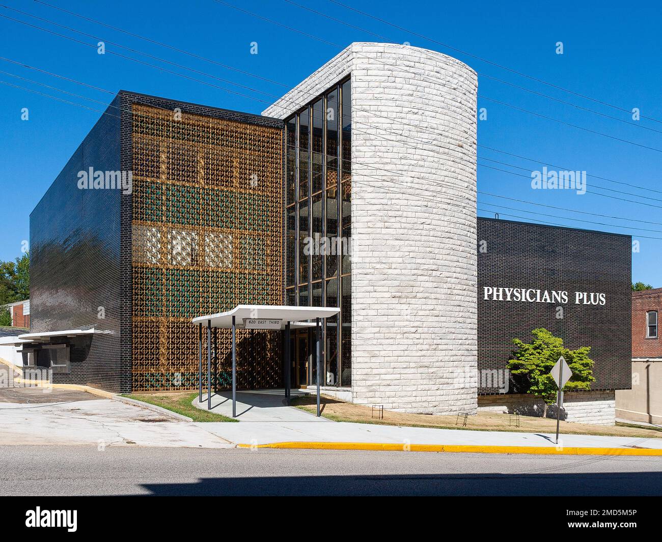 Facade modern bank building hi-res stock photography and images - Alamy