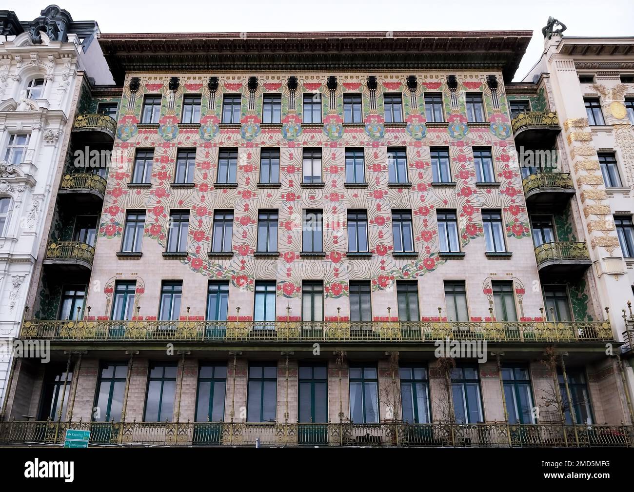 Exterior modern art nouveau hi-res stock photography and images - Alamy