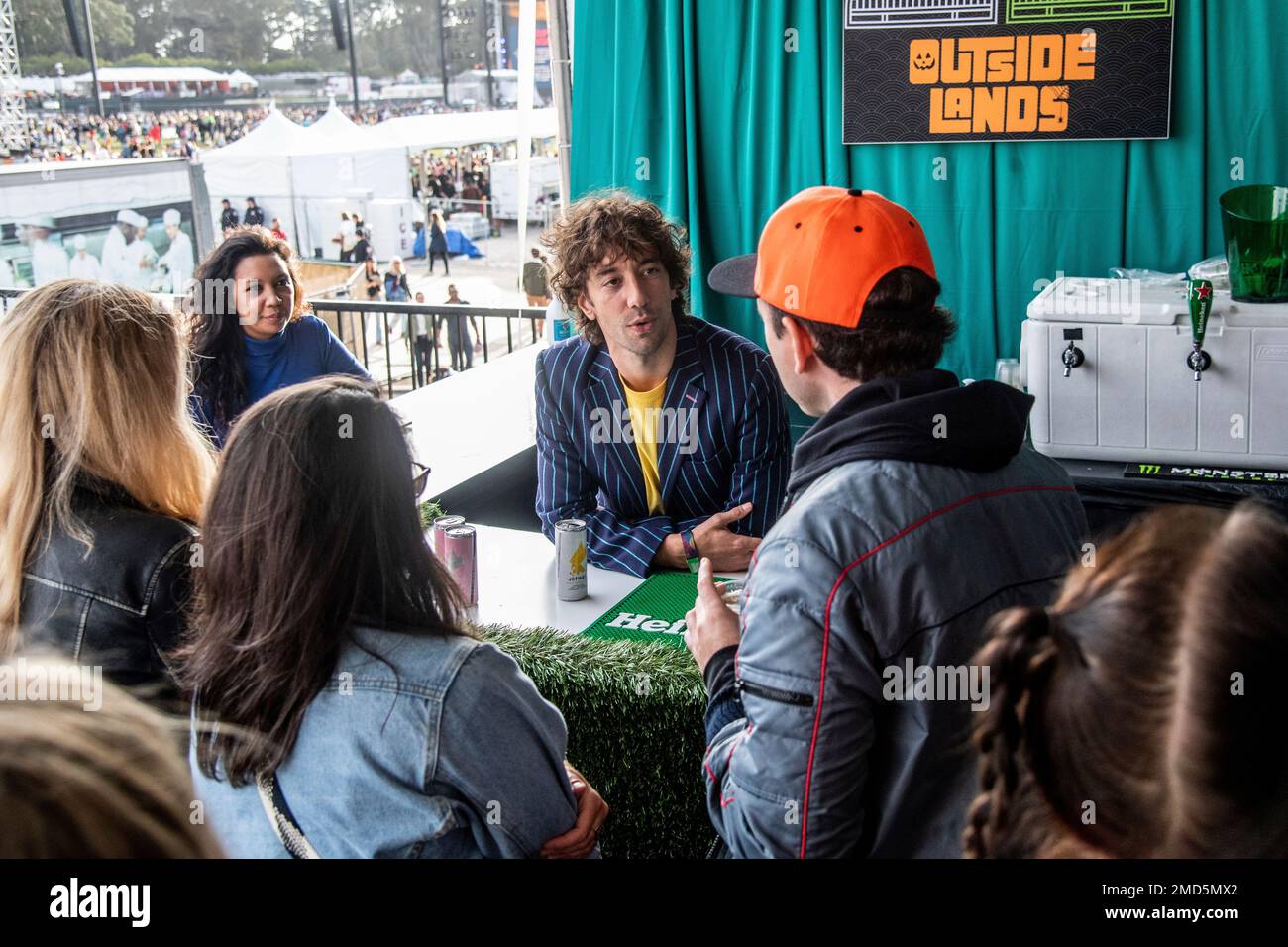 Albert Hammond Jr. of The Strokes unveils his new wine seltzer, Jetway ...