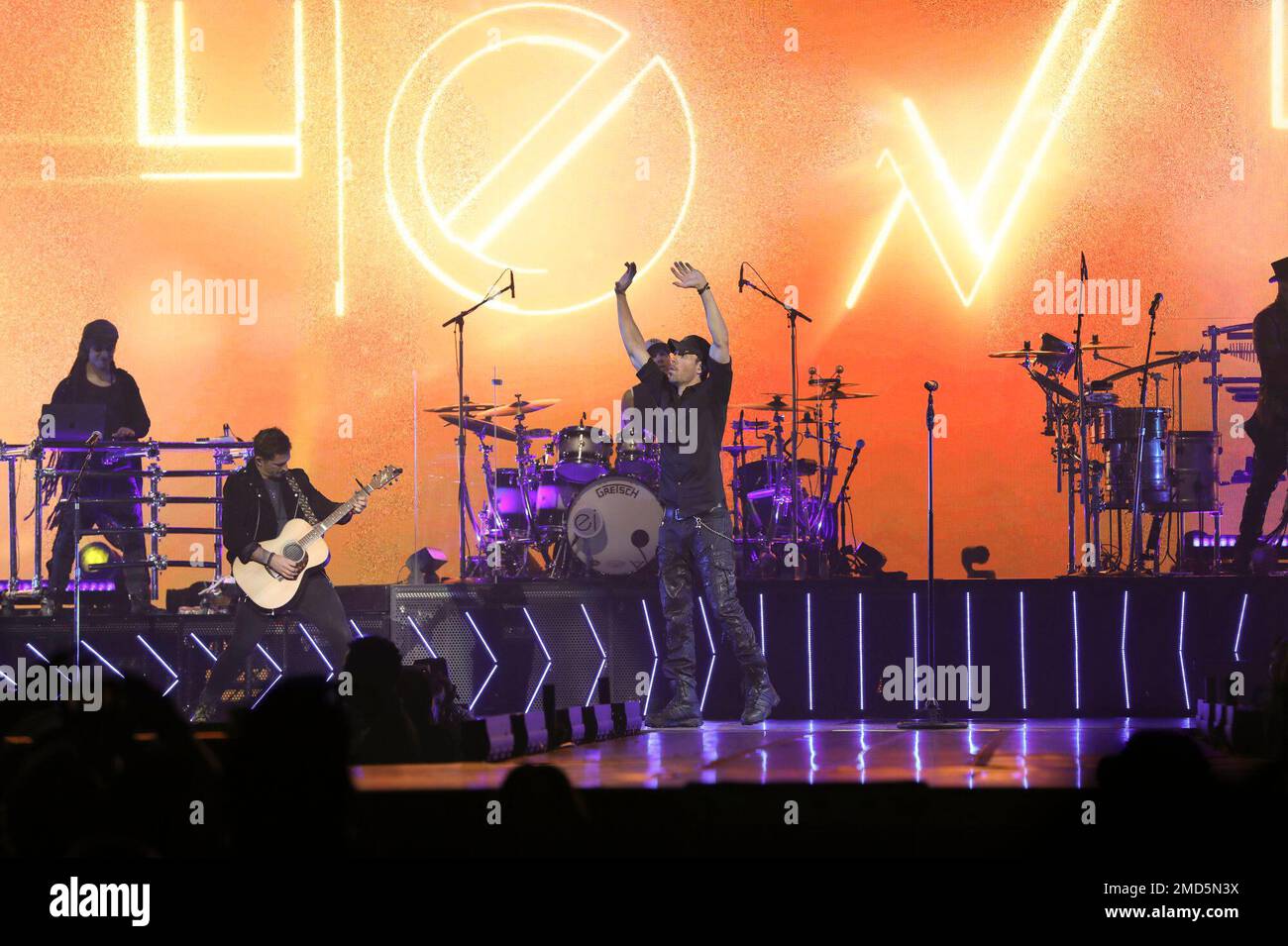 Enrique Iglesias Performs at State Farm Arena on Friday, October 29 ...