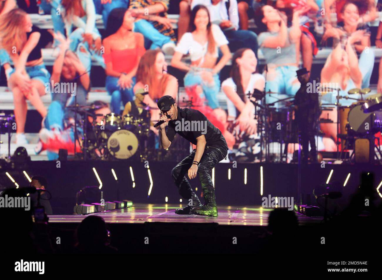 Enrique Iglesias Performs at State Farm Arena on Friday, October 29 ...