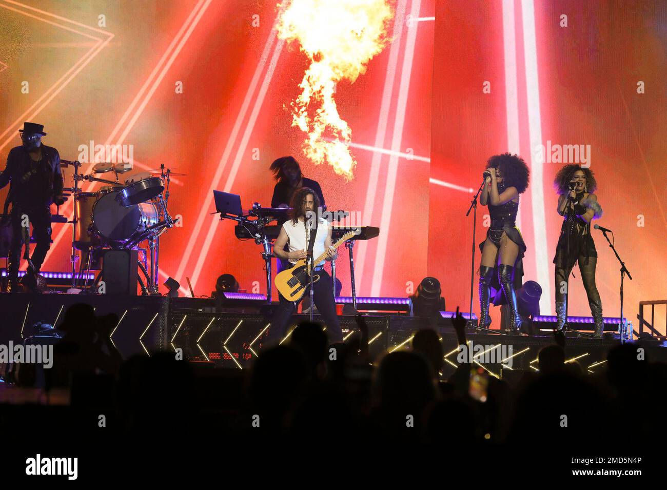 Enrique Iglesias Performs at State Farm Arena on Friday, October 29 ...