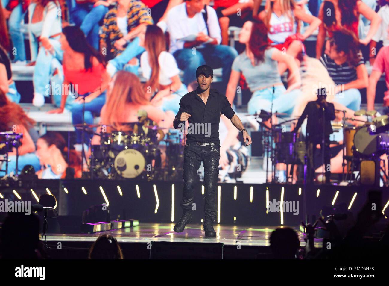 Enrique Iglesias Performs at State Farm Arena on Friday, October 29 ...