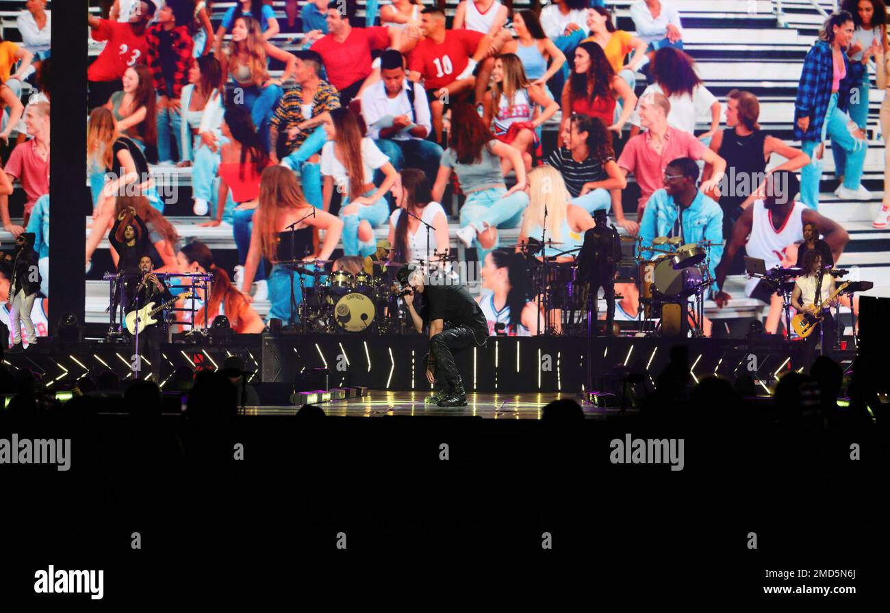 Enrique Iglesias Performs at State Farm Arena on Friday, October 29 ...