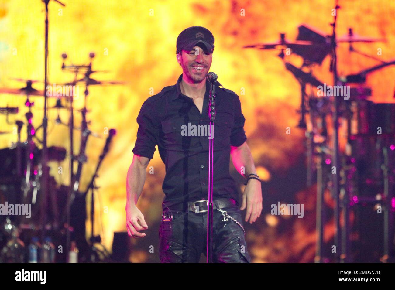 Enrique Iglesias Performs at State Farm Arena on Friday, October 29 ...