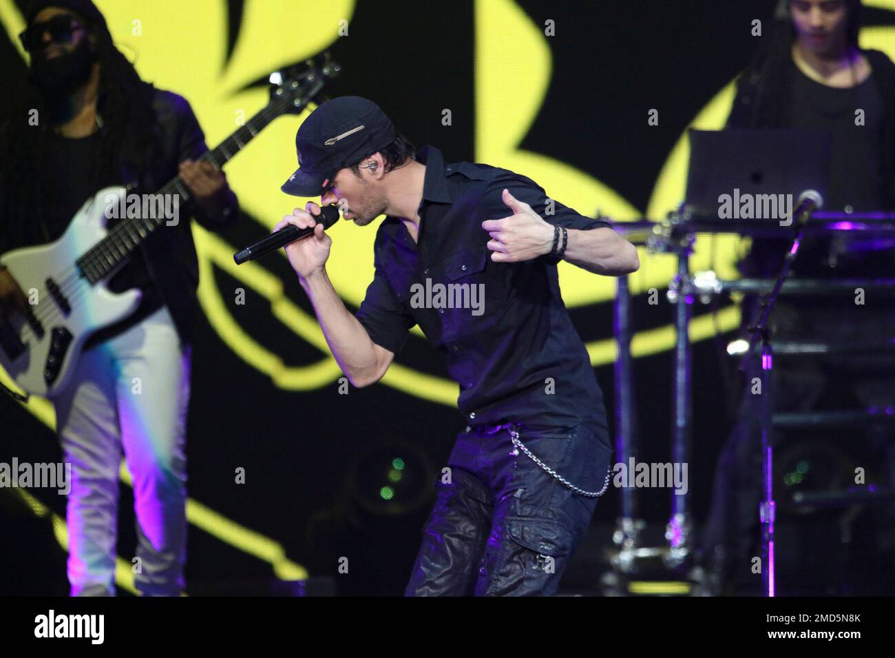 Enrique Iglesias Performs at State Farm Arena on Friday, October 29 ...