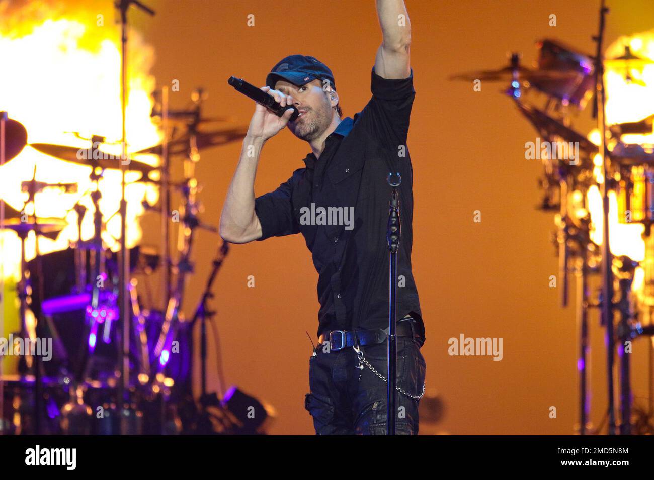 Enrique Iglesias Performs at State Farm Arena on Friday, October 29 ...