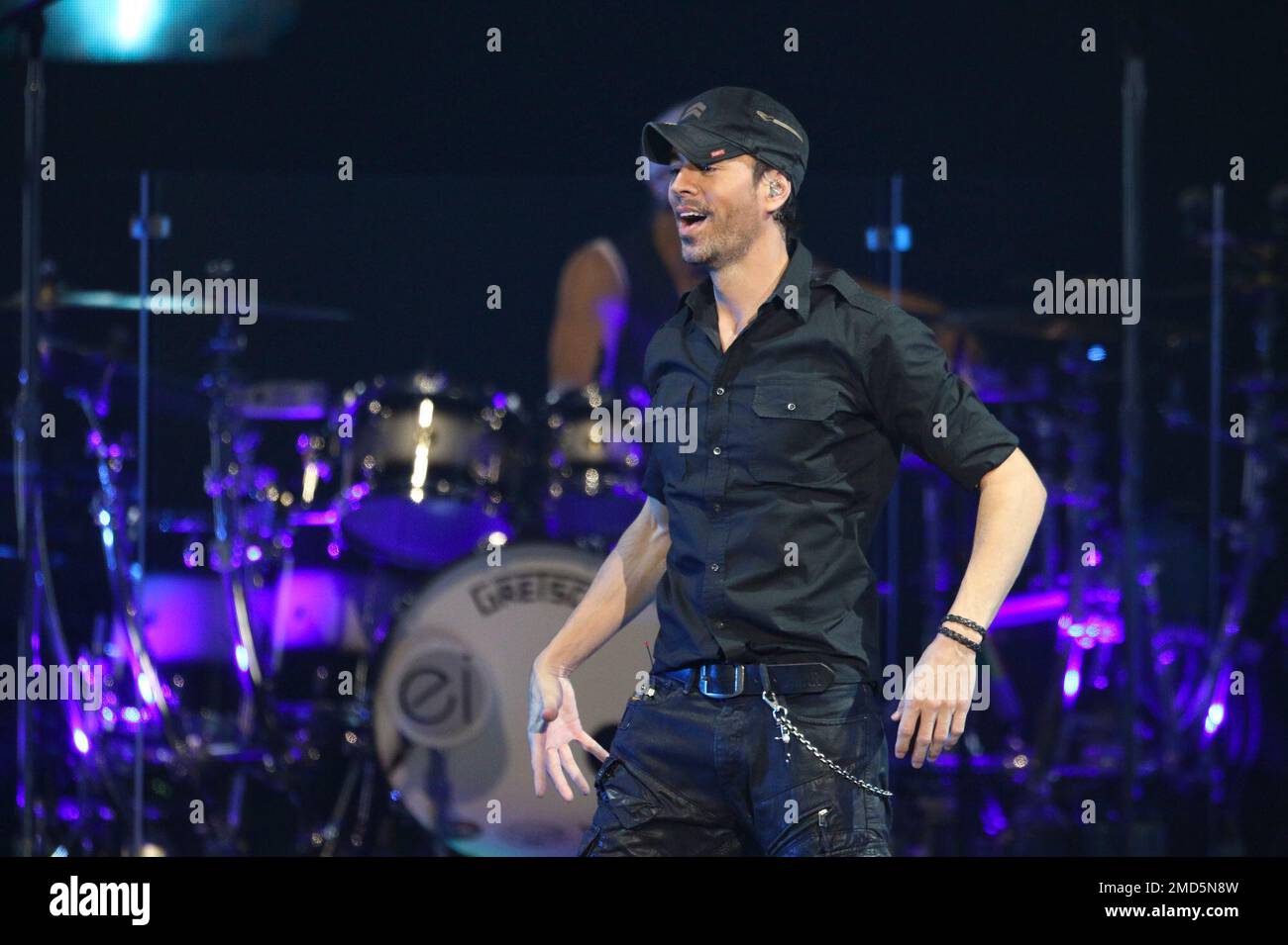Enrique Iglesias Performs at State Farm Arena on Friday, October 29 ...