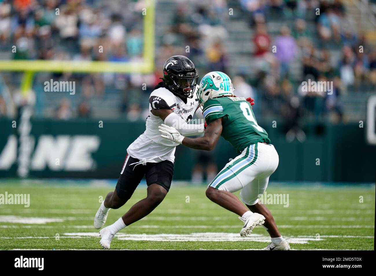 Cincinnati Wide Receiver Chris Scott 80 Runs Off The Line Against