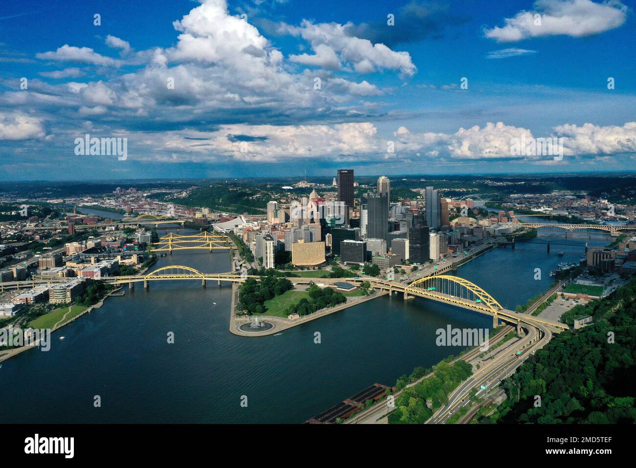 The Allegheny river, left, and Monongahela river, right, merger to form ...