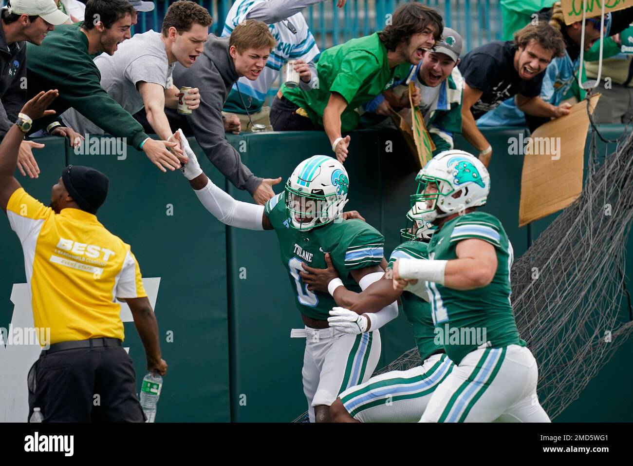 Tulane linebacker Marvin Moody (0) celebrate his safety during the ...