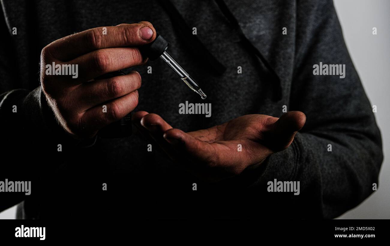 Pipette medicine hi-res stock photography and images - Alamy