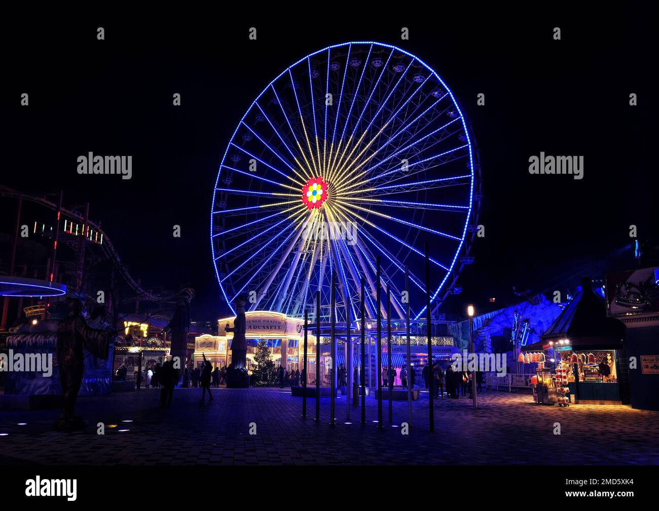 Vienna, Austria, Dec. 2019: Night view of ferris wheel Blumenrad in ...