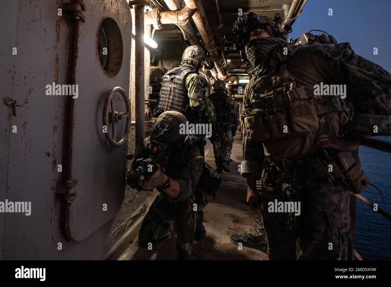 U.S. Reconnaissance Marines with Special Training Branch, Expeditionary ...