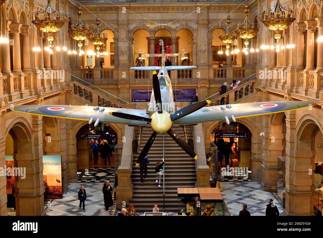 Scottish ceilidh dancing hi-res stock photography and images - Alamy