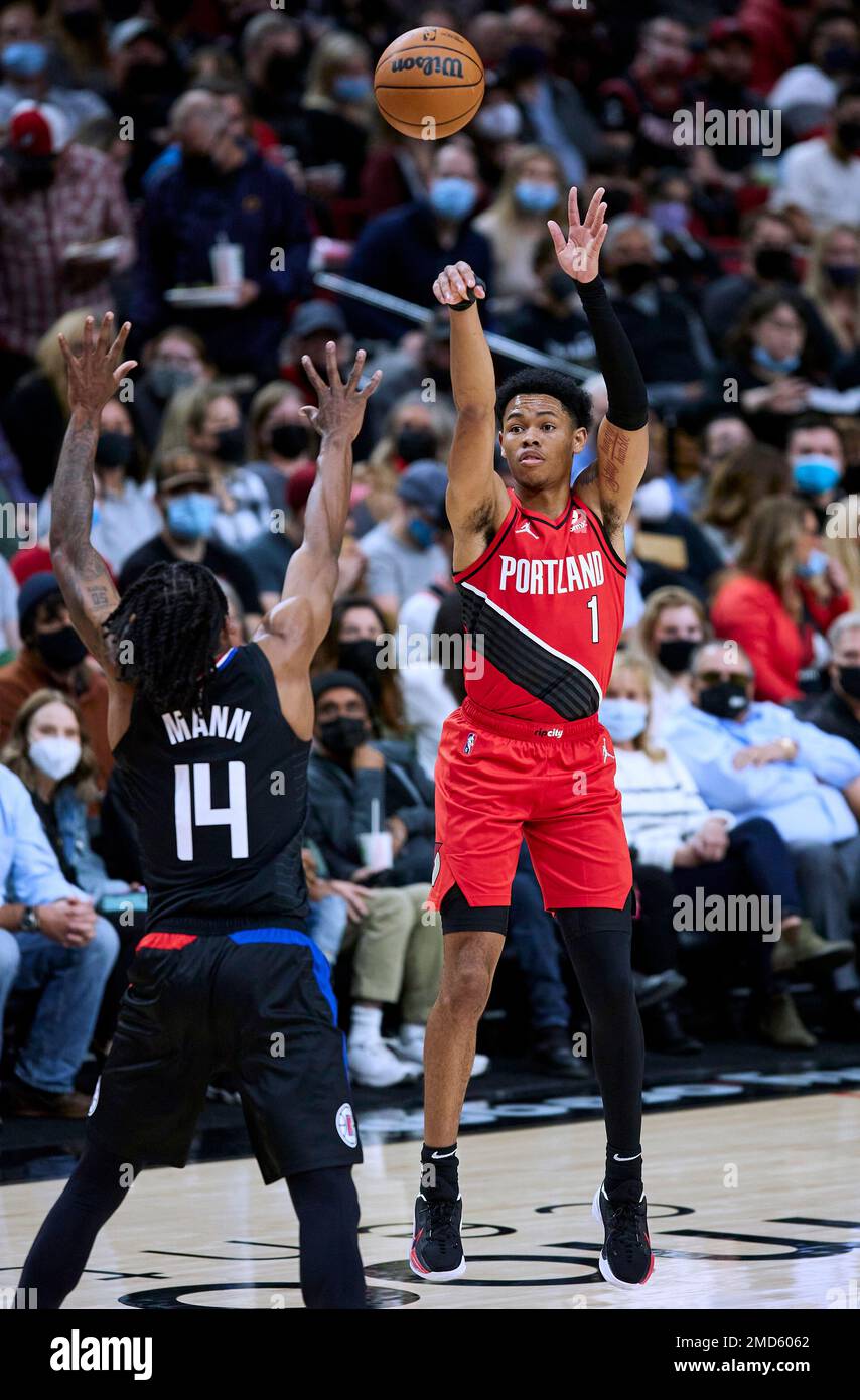Portland Trail Blazers guard Anfernee Simons shoots a 3-point basket ...