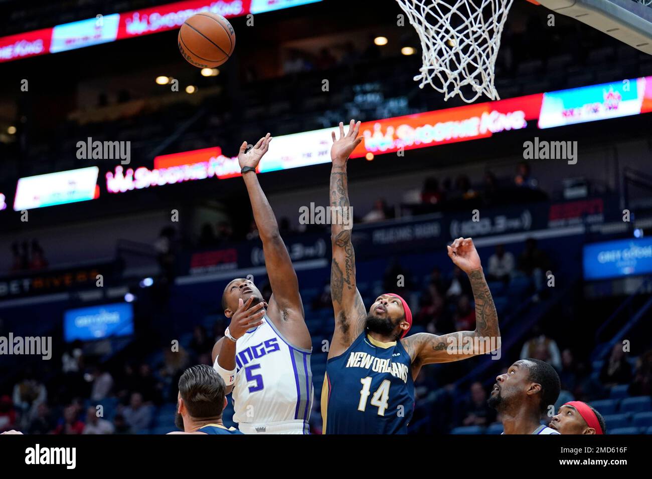 New Orleans Pelicans forward Brandon Ingram (14) battles for a rebound ...