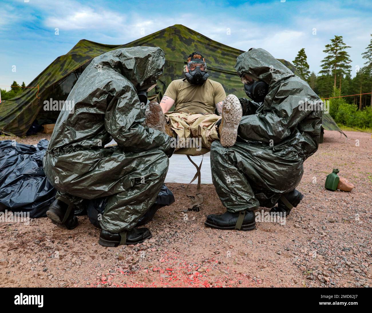 Finnish soldiers assigned to the Satakunta Jaeger Battalion ...