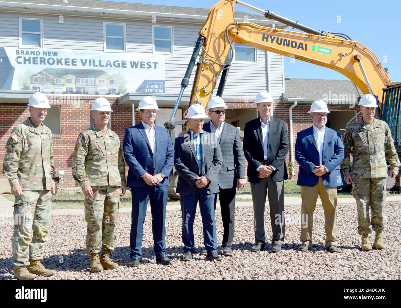FORT CARSON, Colo. — Maj. Gen. David M. Hodne, left, commanding general ...