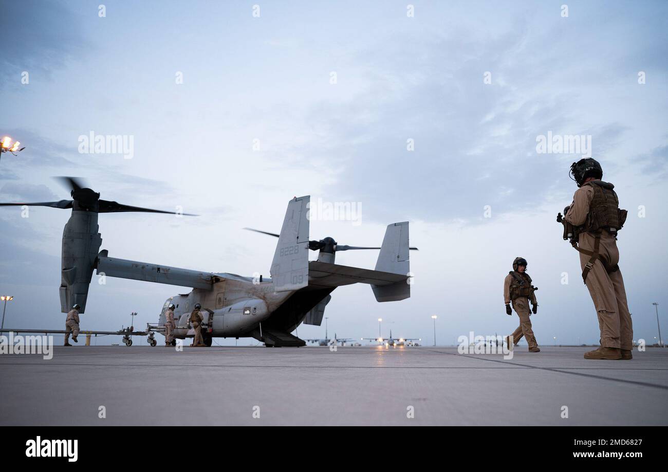 U.S. Marine Corps bulk fuel specialists and MV-22 Osprey crew chiefs ...