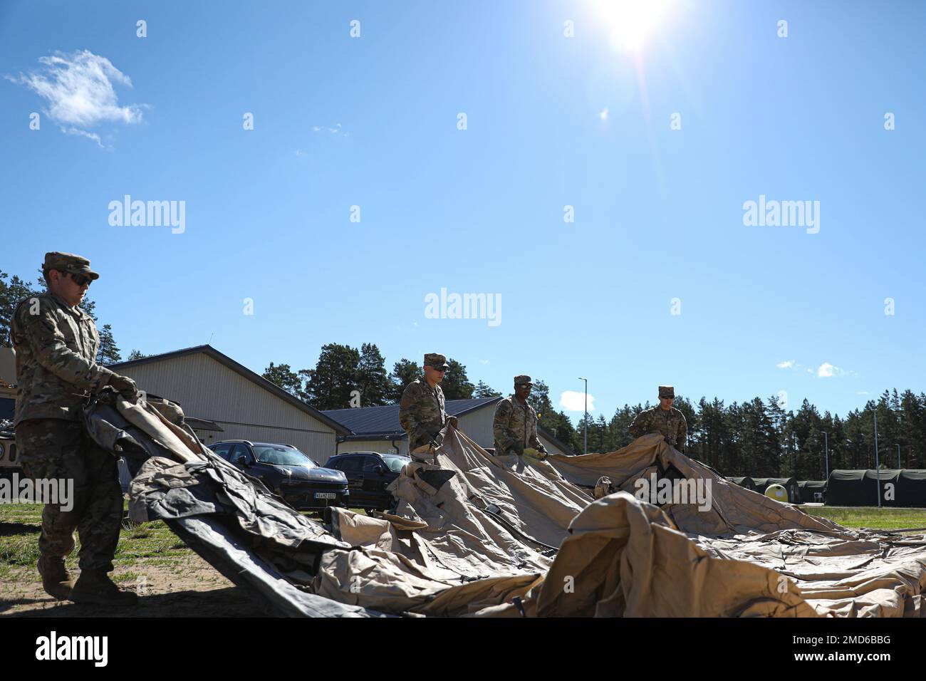 U.S. Soldiers assigned to Headquarters and Headquarters Battery, 1st ...