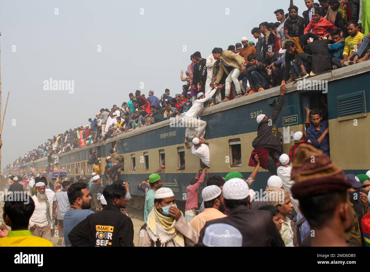 Dhaka, Bangladesh. 22nd Jan, 2023. Muslim devotees return in an ...