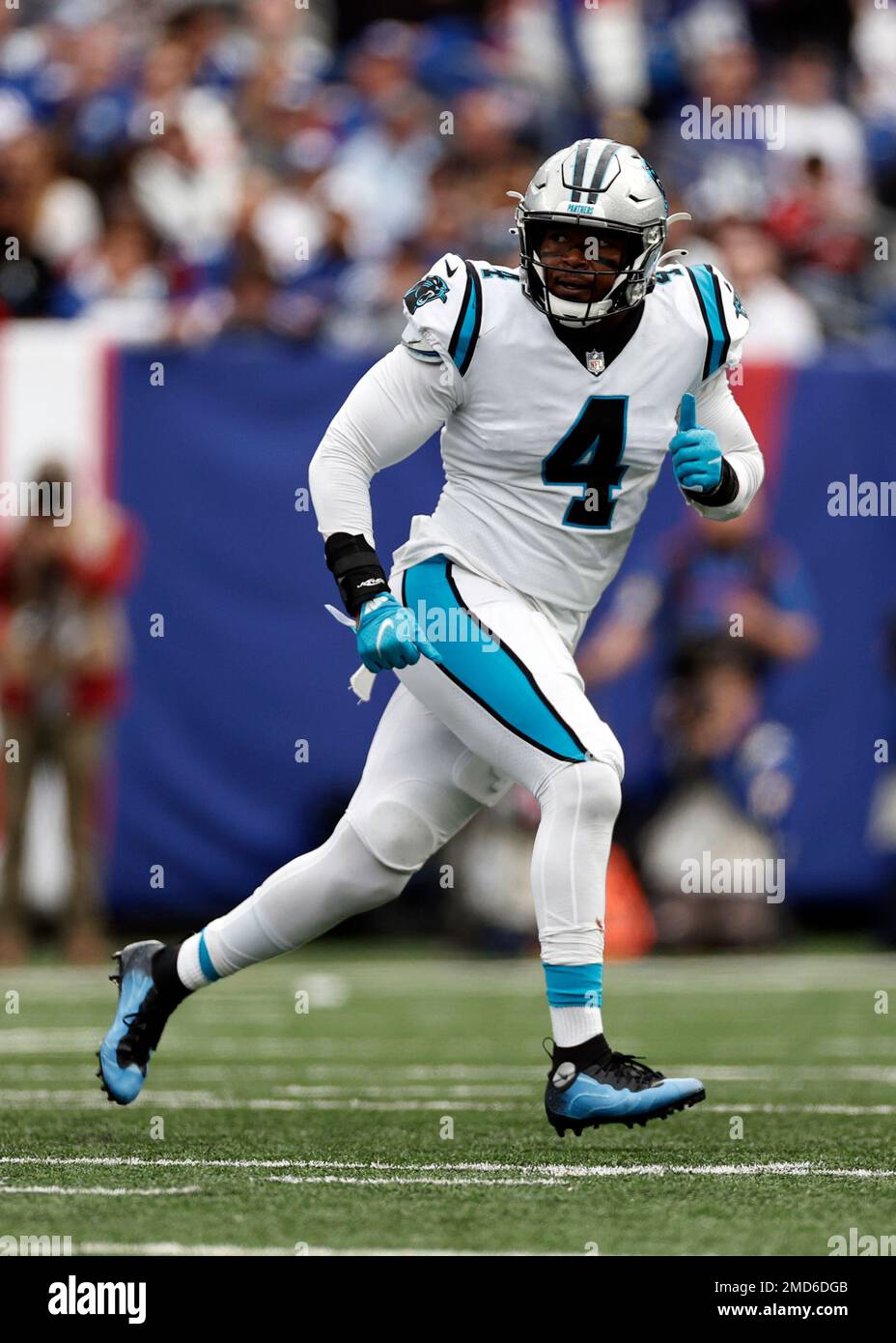 Carolina Panthers linebacker Jermaine Carter (4) defends against the ...