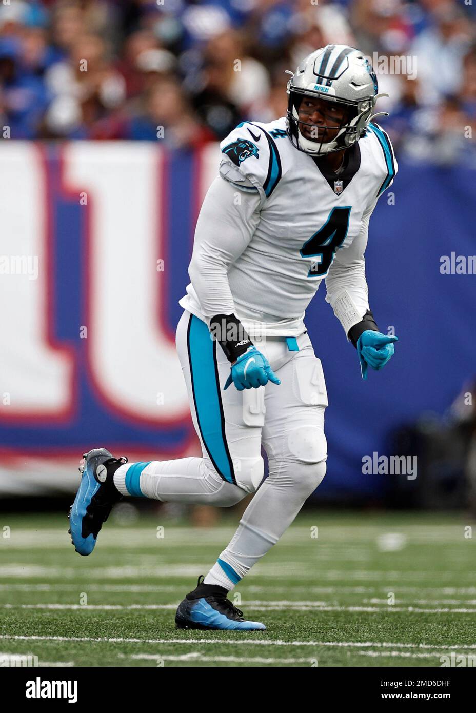 Carolina Panthers linebacker Jermaine Carter (4) defends against the ...
