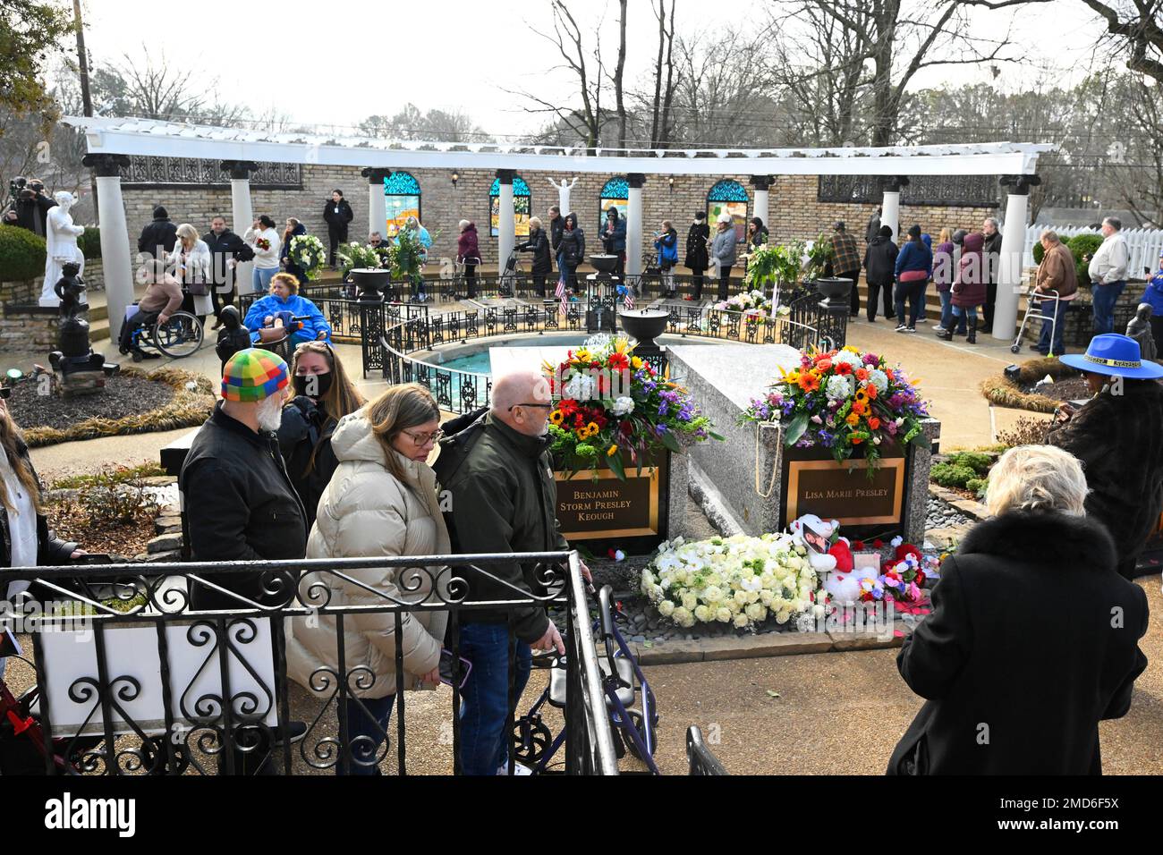 Visitors to Graceland look at the gravesite of Lisa Marie Presley and ...
