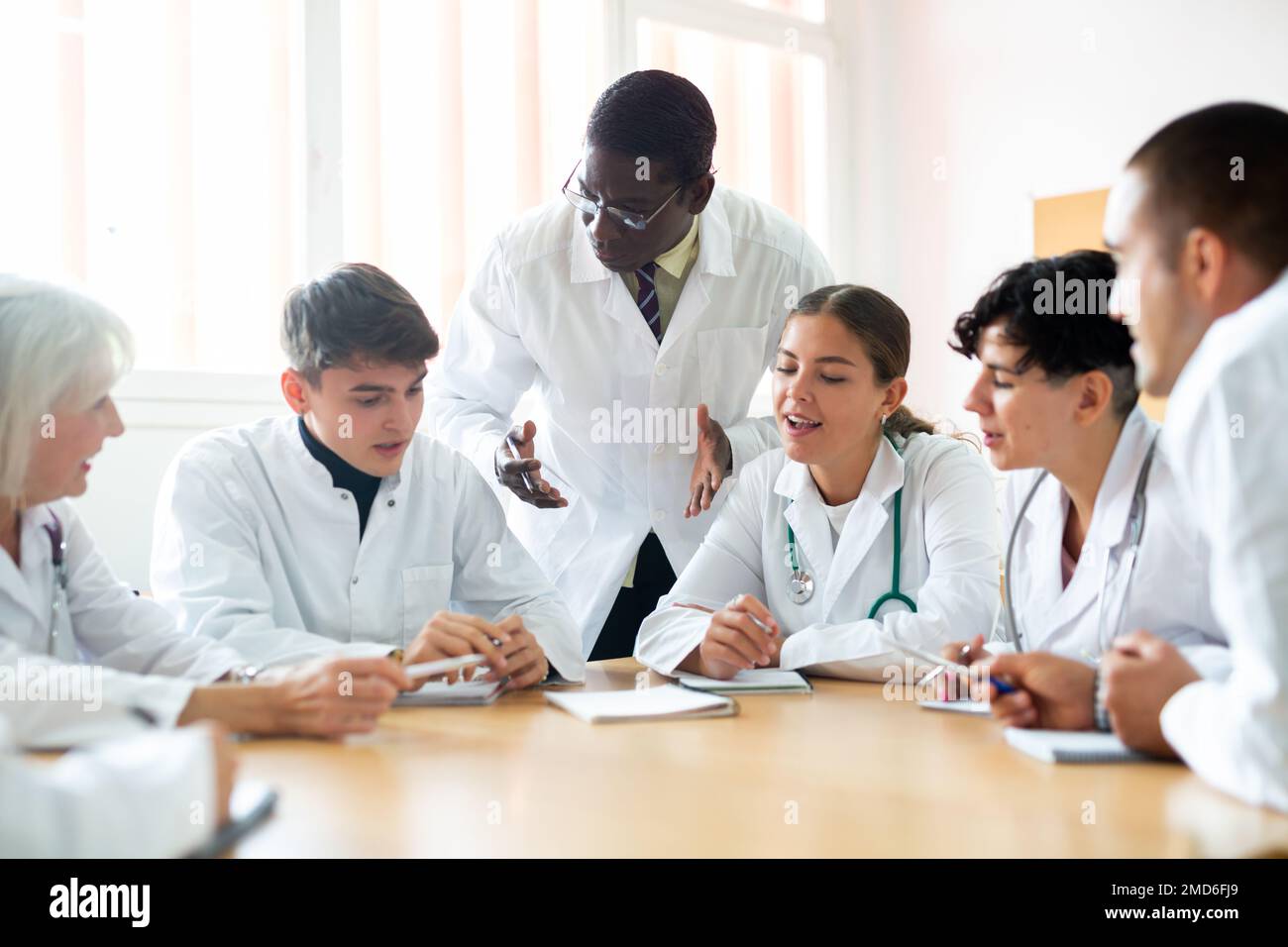 Medical students female anatomy hi-res stock photography and images - Alamy