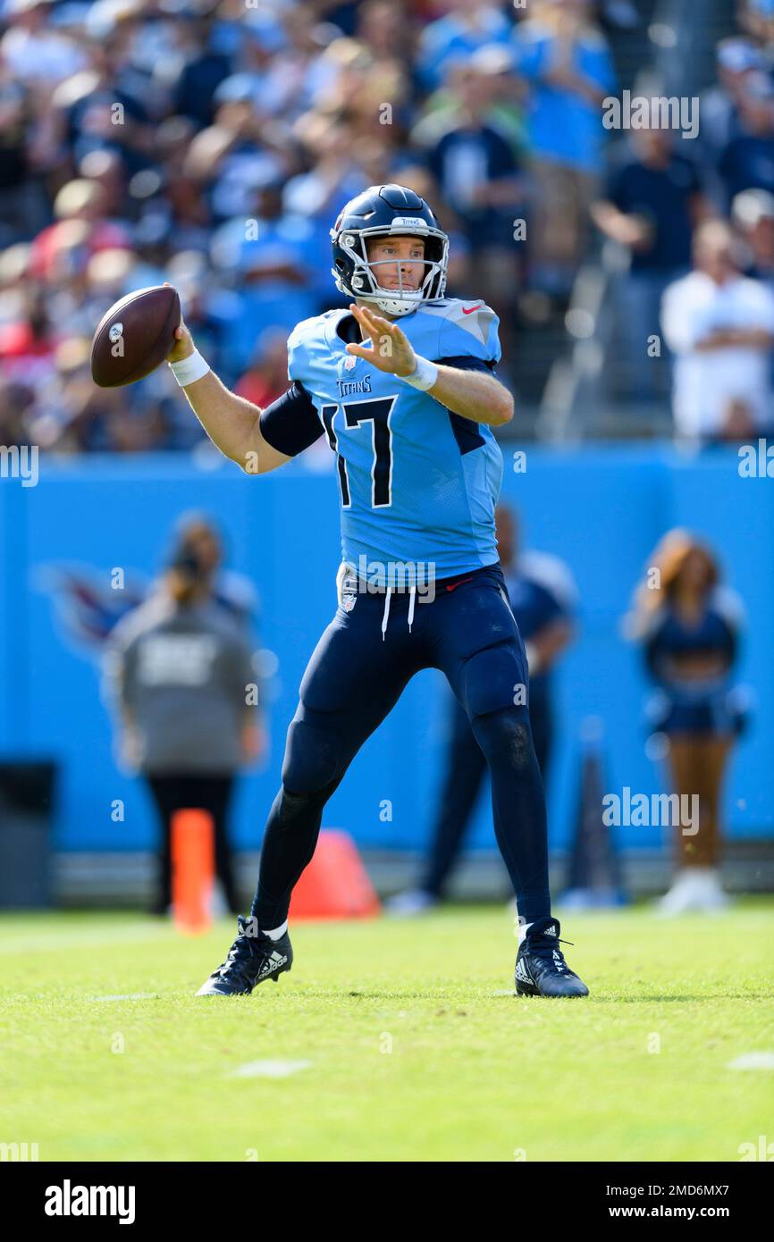 Tennessee Titans quarterback Ryan Tannehill (17) plays in an NFL ...