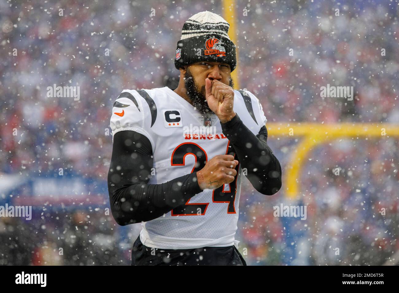 Cincinnati Bengals safety Vonn Bell (24) warms his hands before an NFL ...
