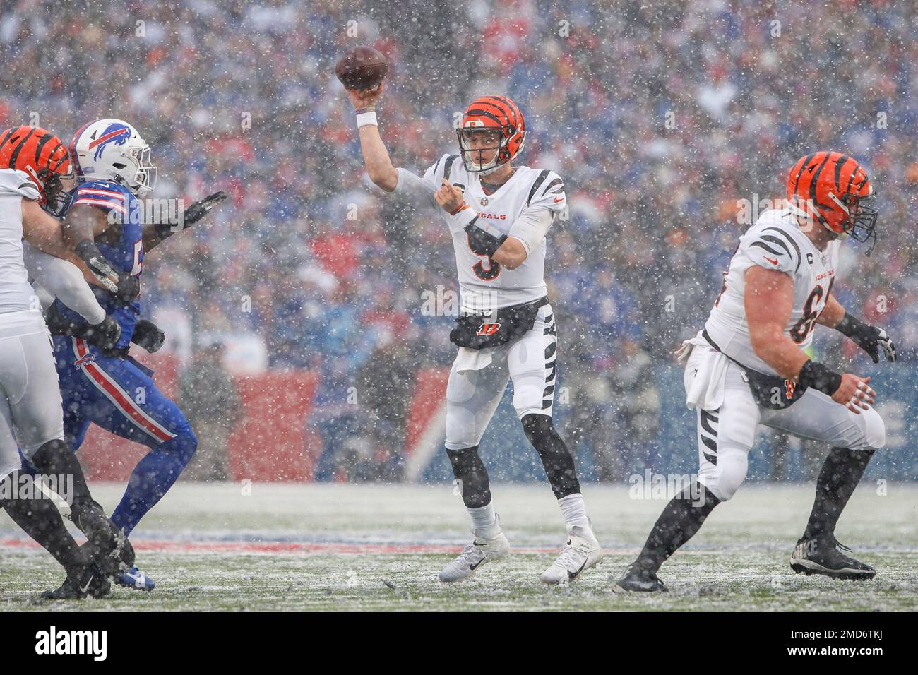 Cincinnati Bengals quarterback Joe Burrow (9) throws a pass during an ... Cincinnati Bengals quarterback Joe Burrow (9) throws a pass during an ...