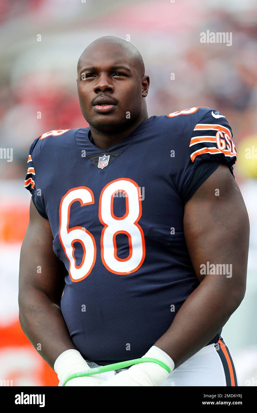 Chicago Bears guard James Daniels (68) watches the scoreboard during a ...