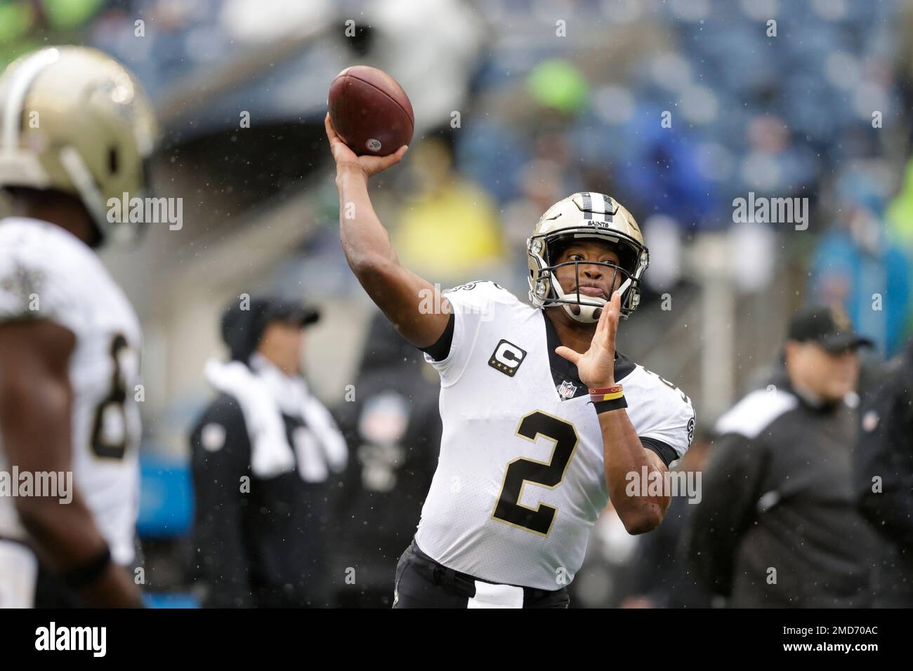 New Orleans Saints quarterback Jameis Winston warms-up before an NFL ...