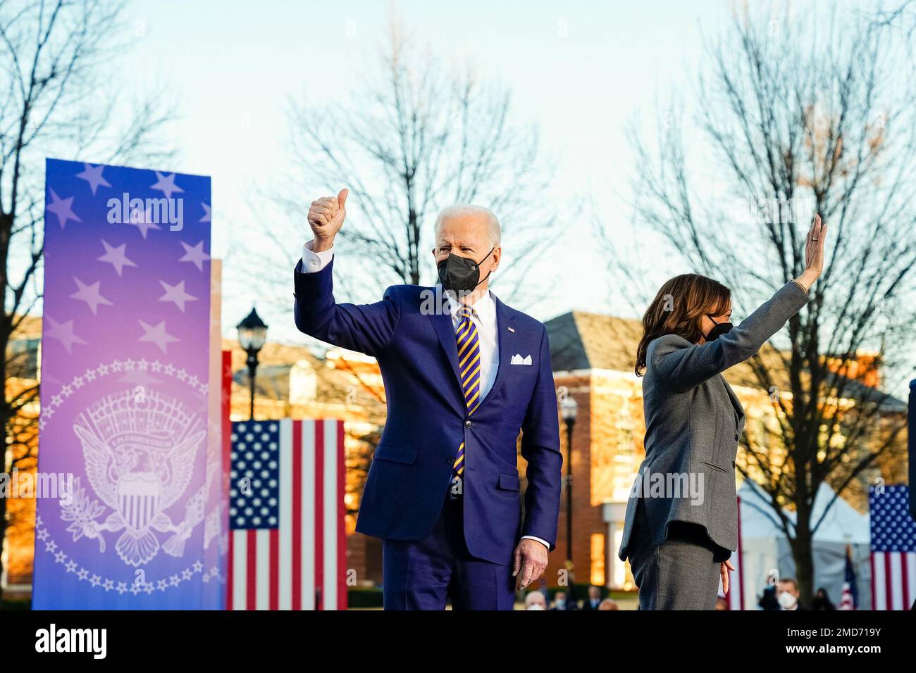 Joe biden waving hi-res stock photography and images - Alamy