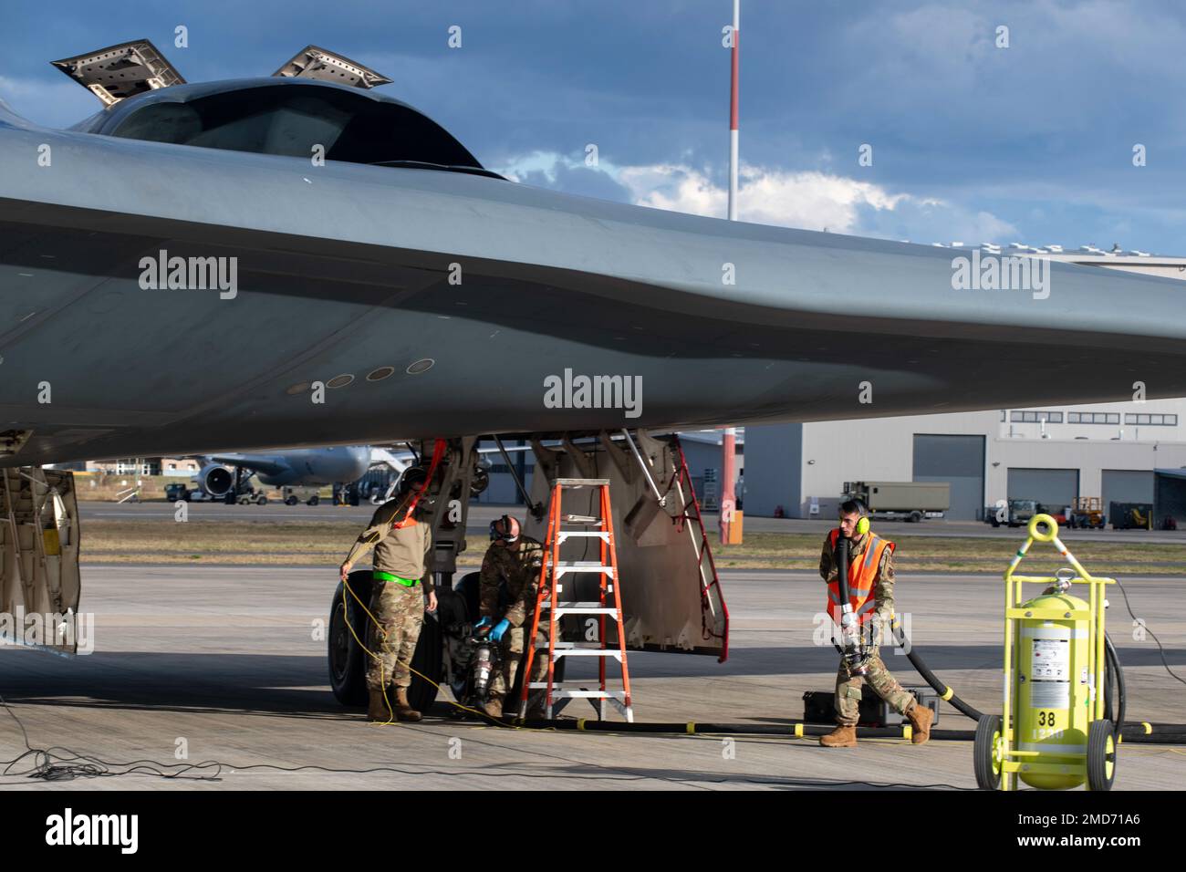 U.S. Airmen, assigned to the 131st and 509th Bomb Wings, perform a hot ...