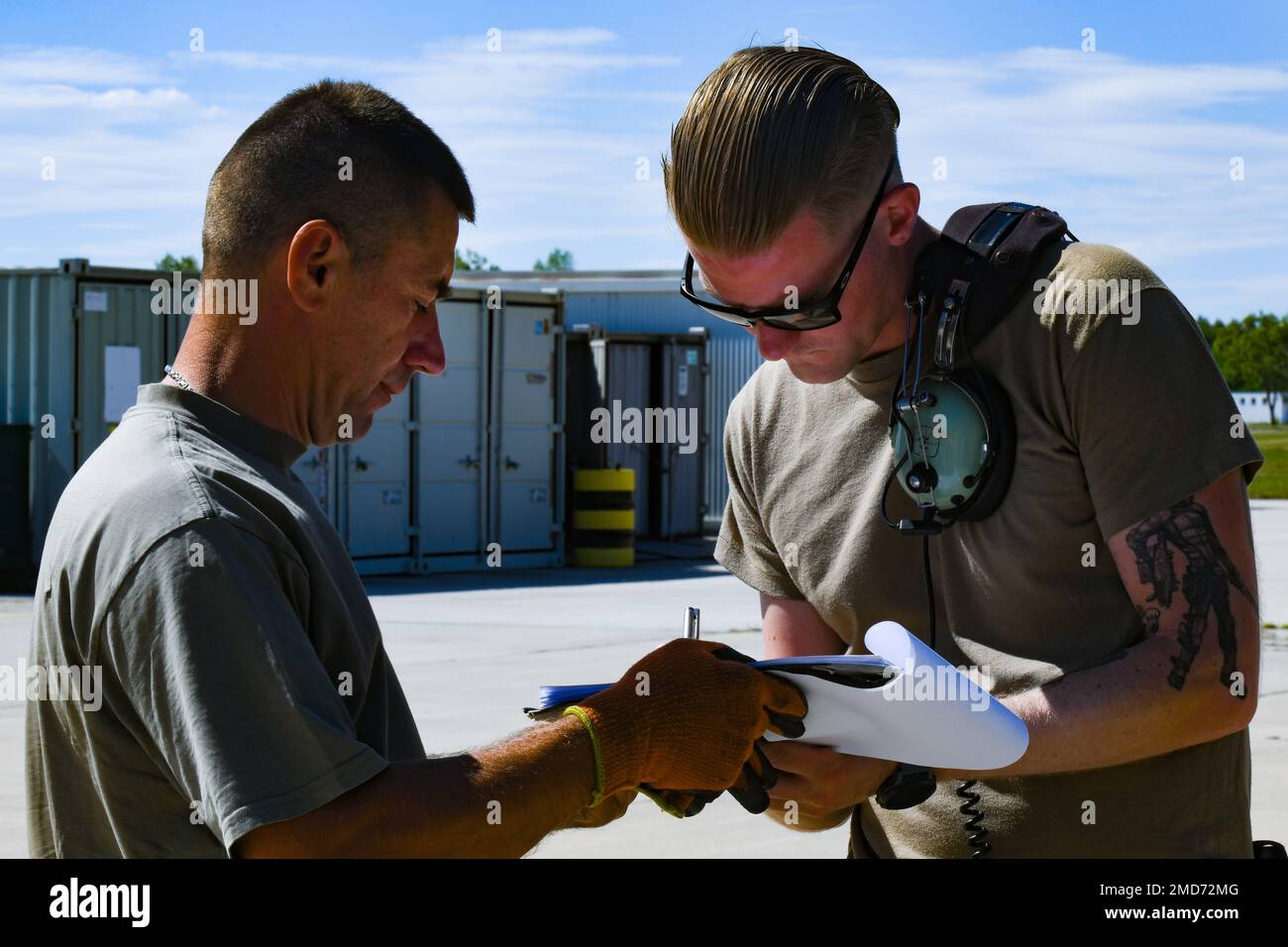 Chief flying hawk hi-res stock photography and images - Alamy
