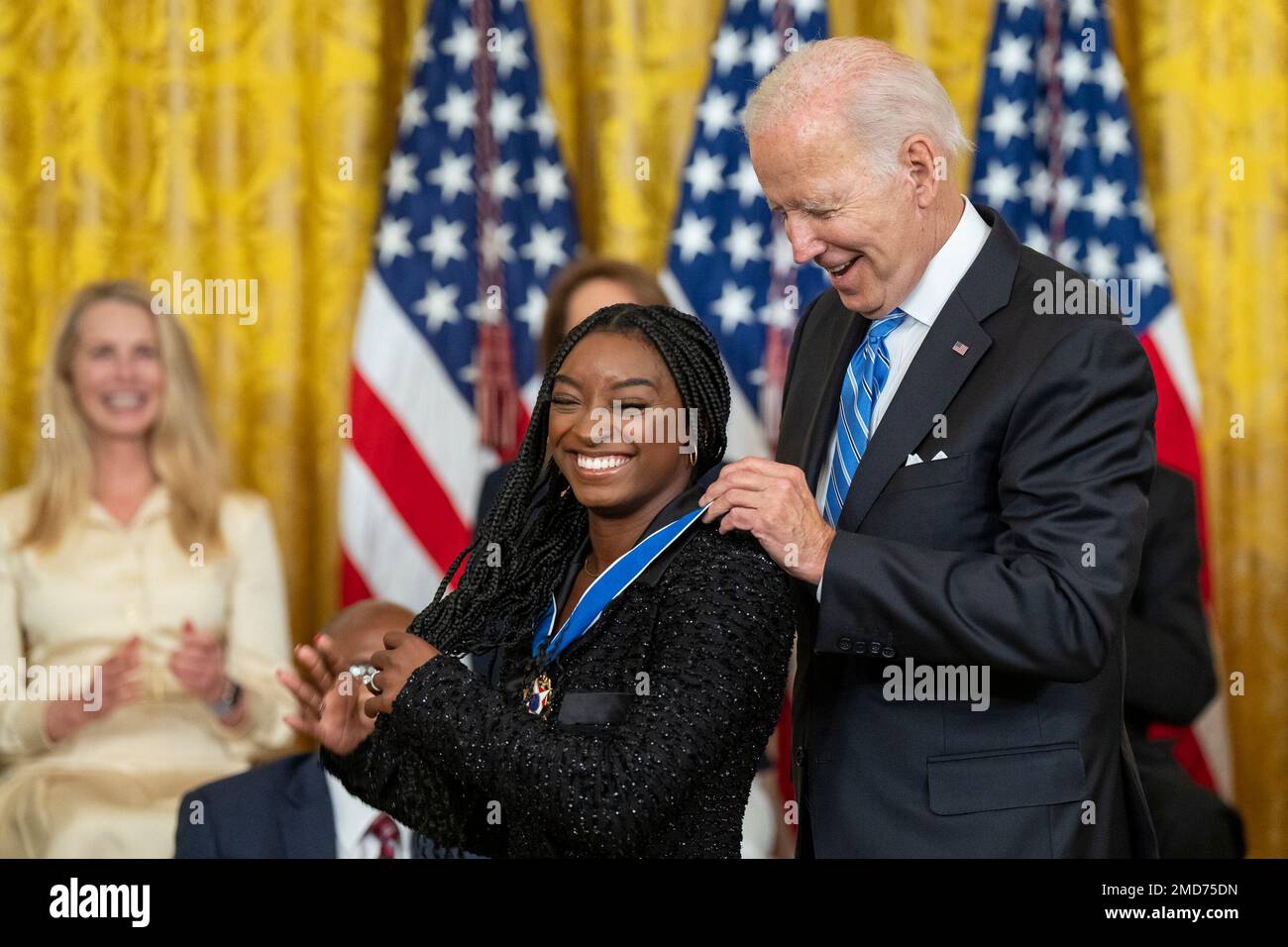 Reportage: President Joe Biden presents the Medal of Freedom to gymnast ...