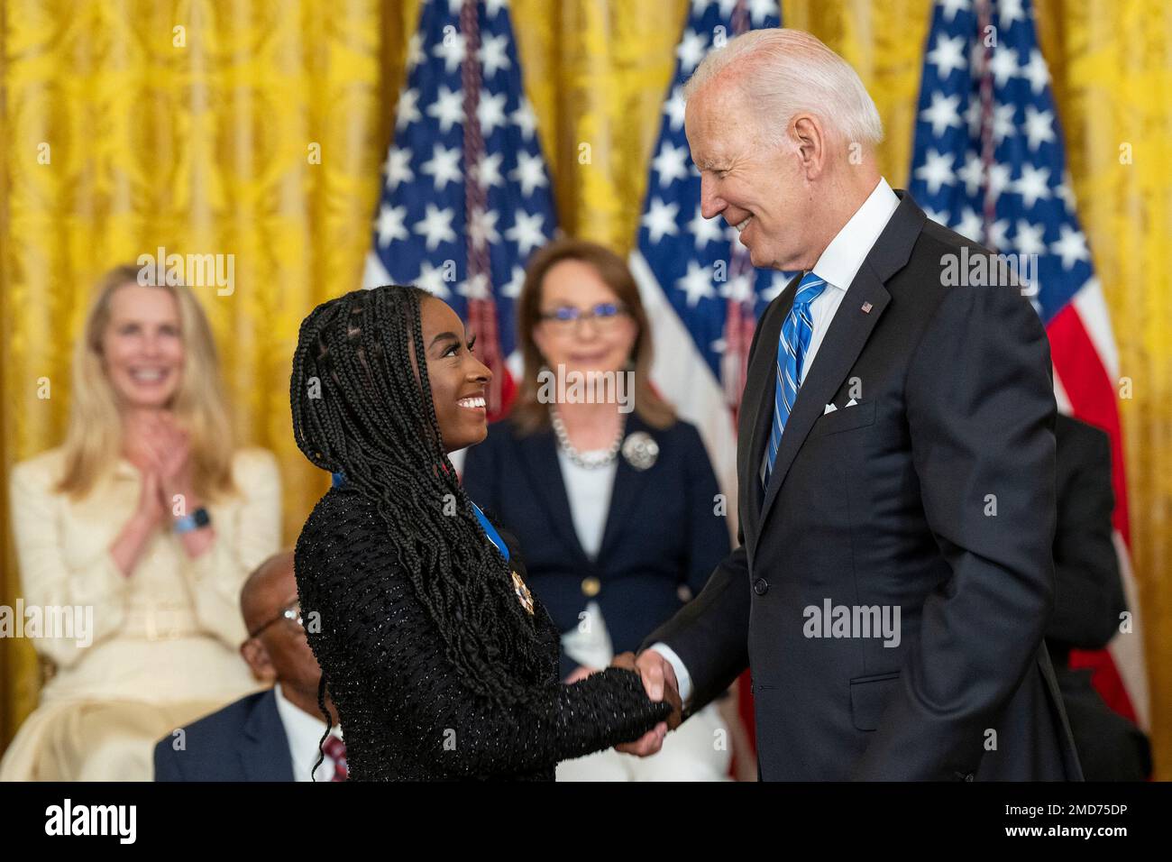 Reportage: President Joe Biden presents the Medal of Freedom to gymnast ...