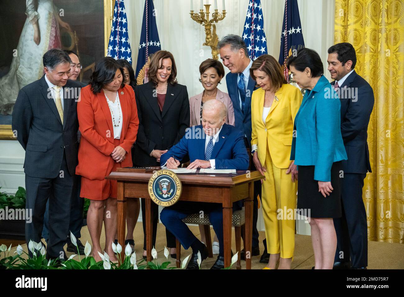 Reportage: President Joe Biden signs H.R. 3525, the “Commission to ...